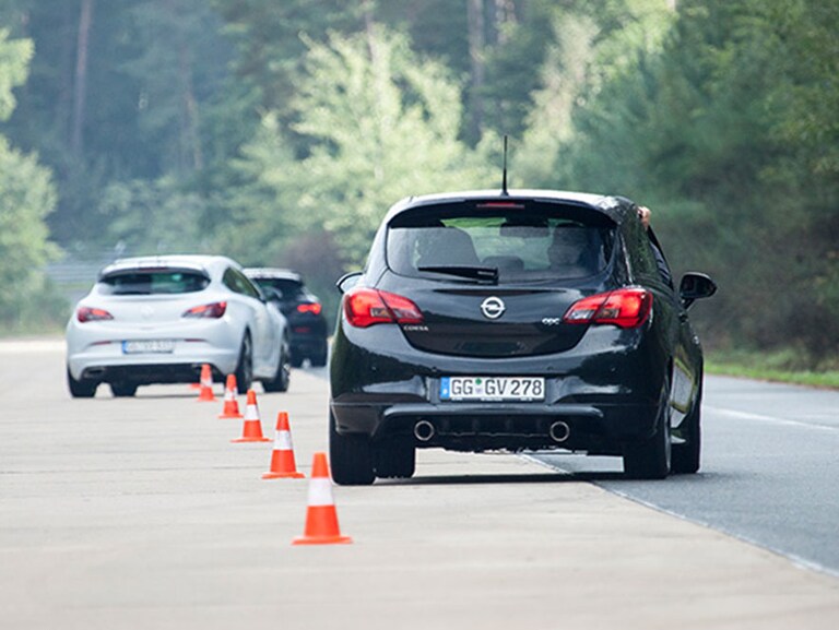 Formação sobre condução Opel | Formação intensiva OPC | Opel Portugal